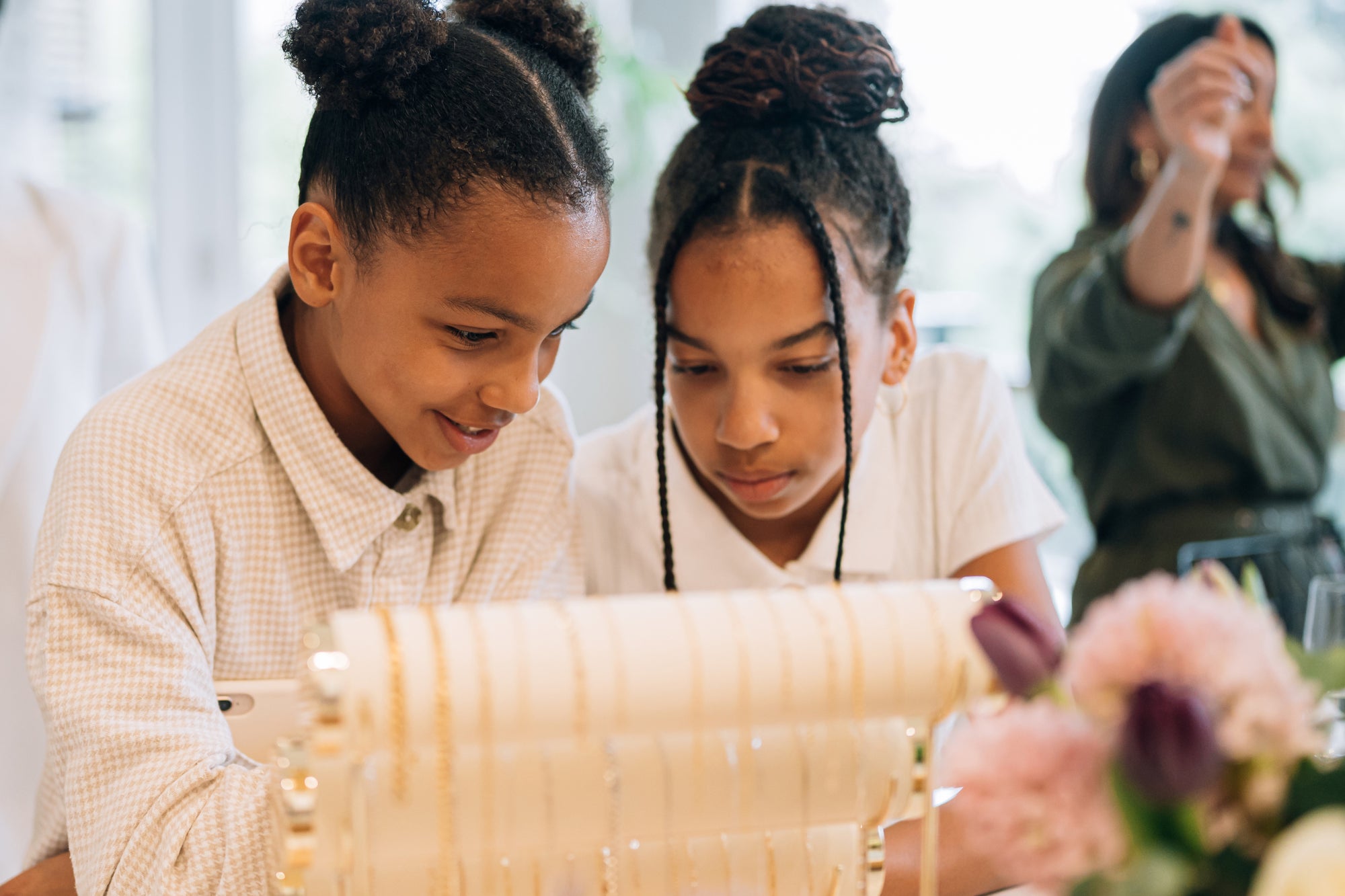 Permanent Jewellery Coquitlam, Kelowna, Penticton, Ottawa | Luna & Boo